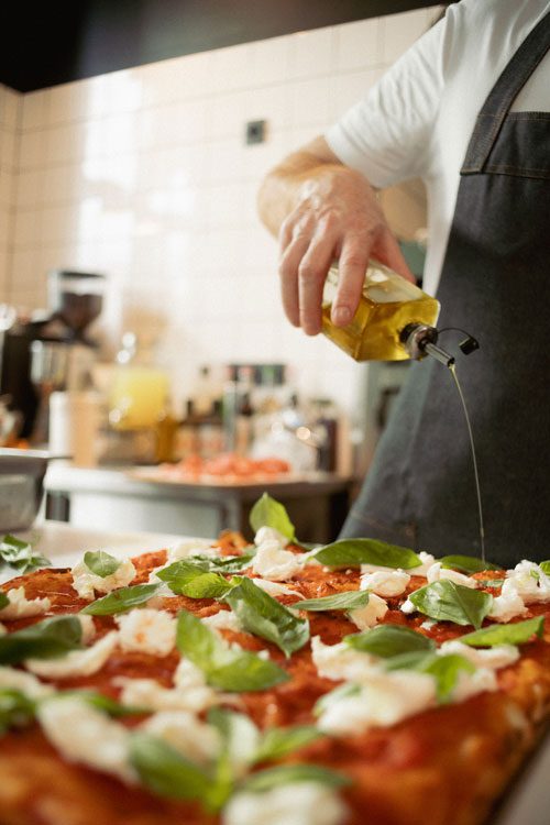 Une authentique pizza romaine al taglio | Mamma Roma